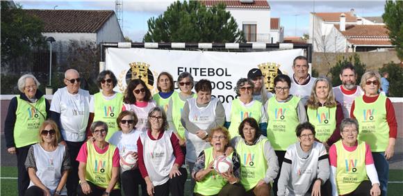 Federação Portuguesa de Futebol promoveu o walking football em Castro ...
