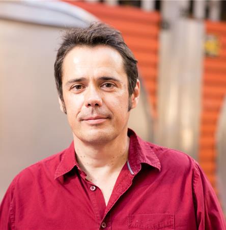 Paulo Ribeiro: Um namoro de mãos dadas entre o cante e a pop - Diário ...